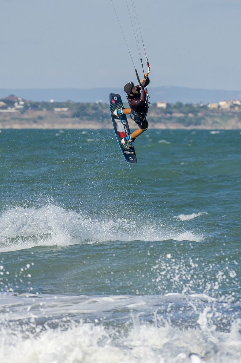 How to Choose the Right Size for Your Kiteboard - Kiters Inn